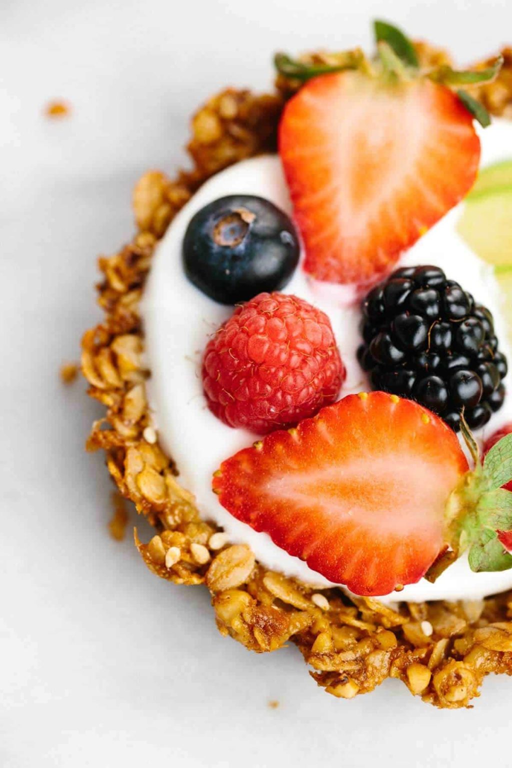 Breakfast Fruit Tart with Granola Crust - Jessica Gavin