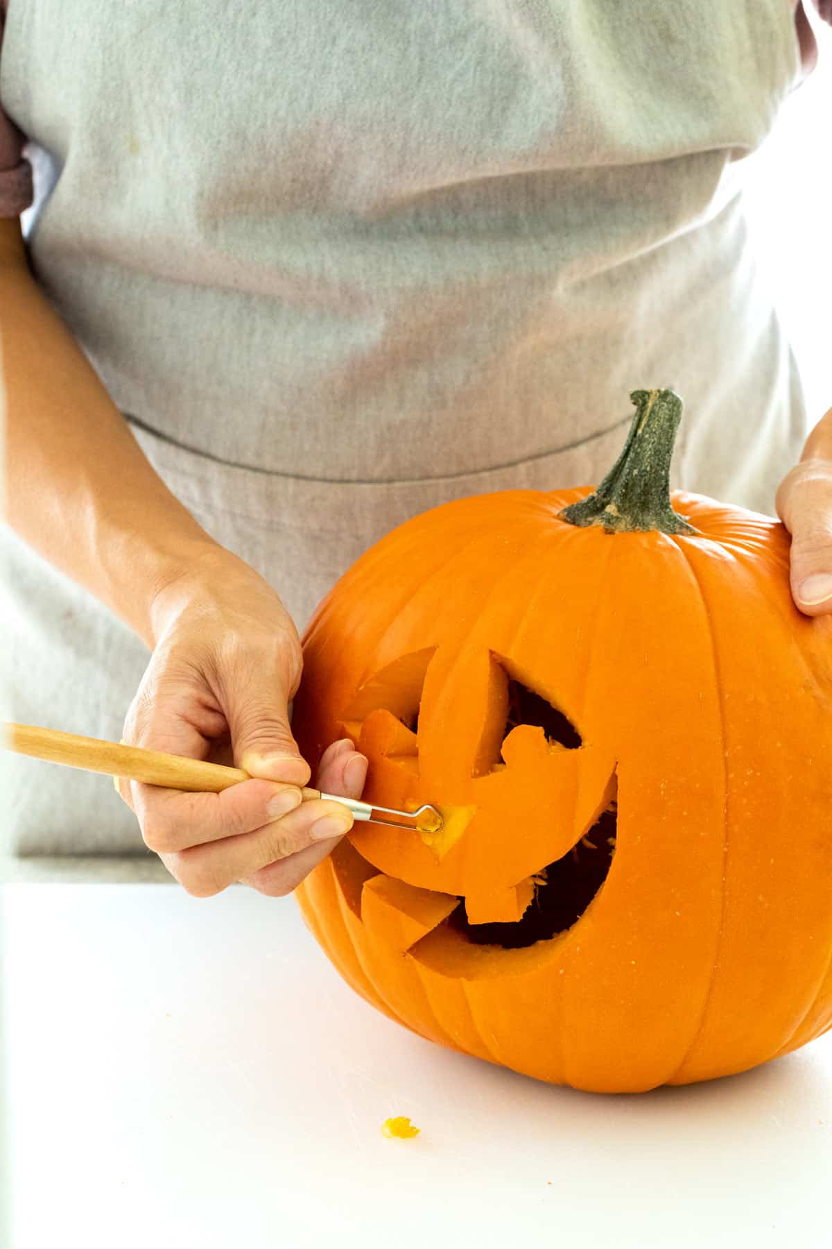 How to Carve a Pumpkin - Jessica Gavin