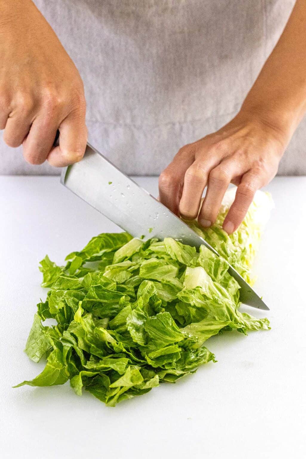 How to Cut Romaine Lettuce - Jessica Gavin